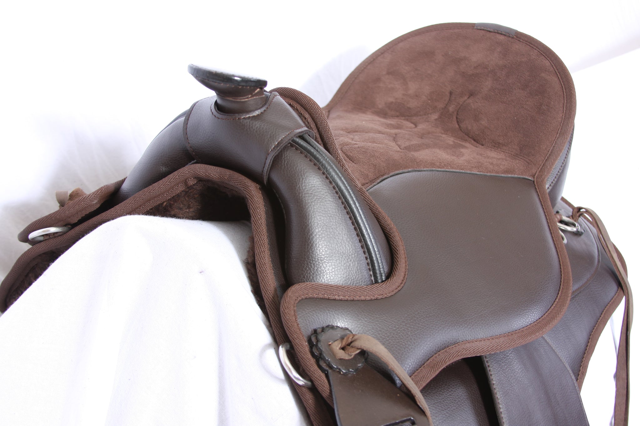 Town and Country Echo (synthetic saddle) Western fenders and stirrups ...